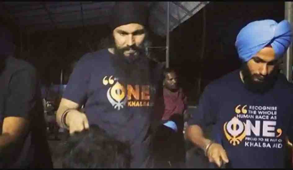 Randeep Hooda Is Seen Serving Food in Kerala, Won Millions Hearts ...